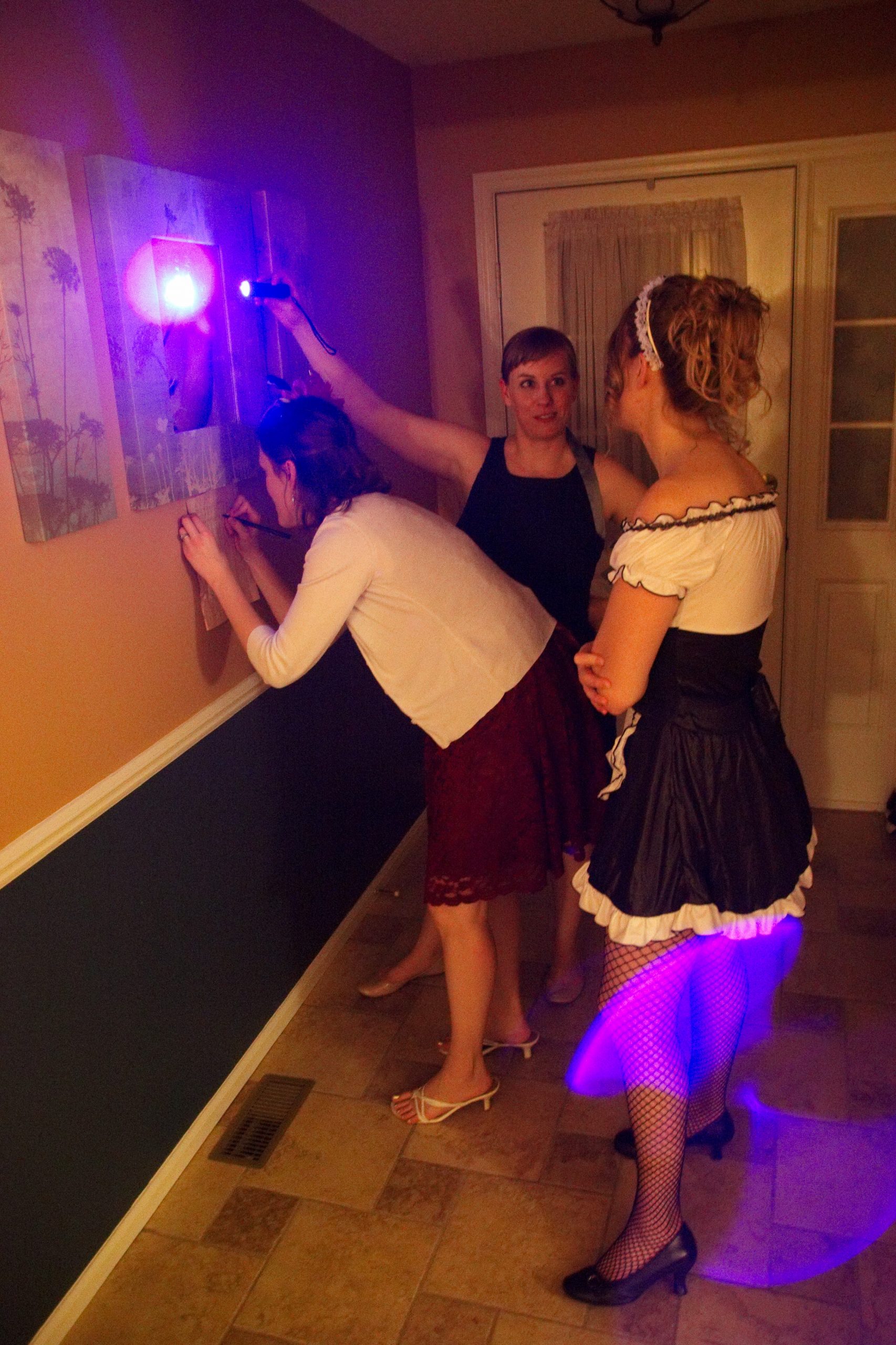 Clue – Black Light Mirror – Perfuzion